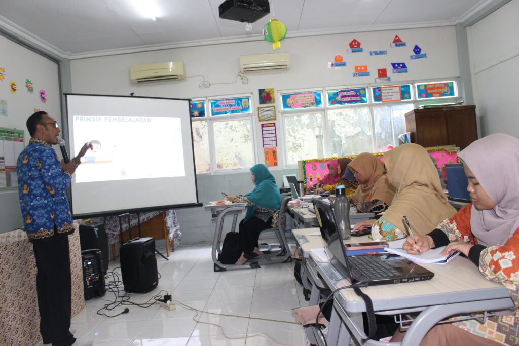 KEGIATAN WORKSHOP PELATIHAN DIFERENSIASI KURIKULUM MERDEKA – SDIT AL IMAN